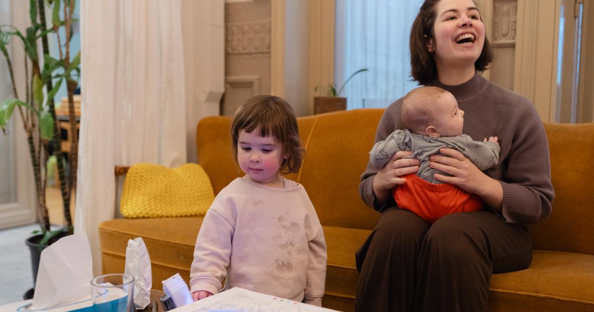 À côté: een kraamcadeau dat het netwerk van jonge gezinnen dichterbij ...